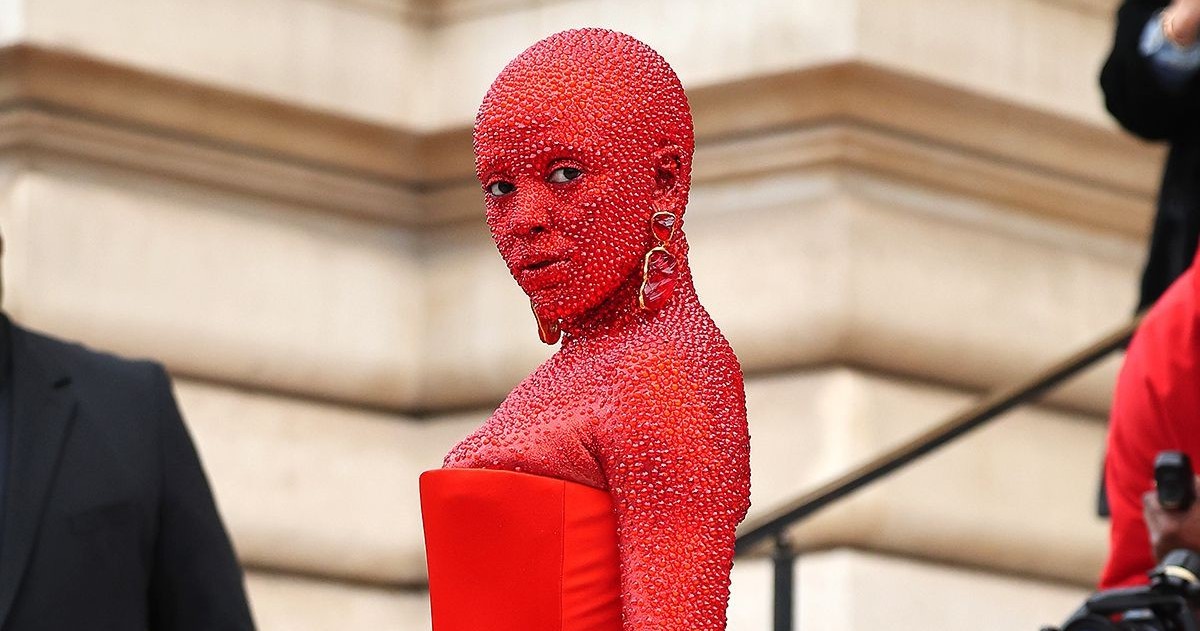 Doja Cat sorprendió con su look "infernal": se cubrió con 30.000 ...